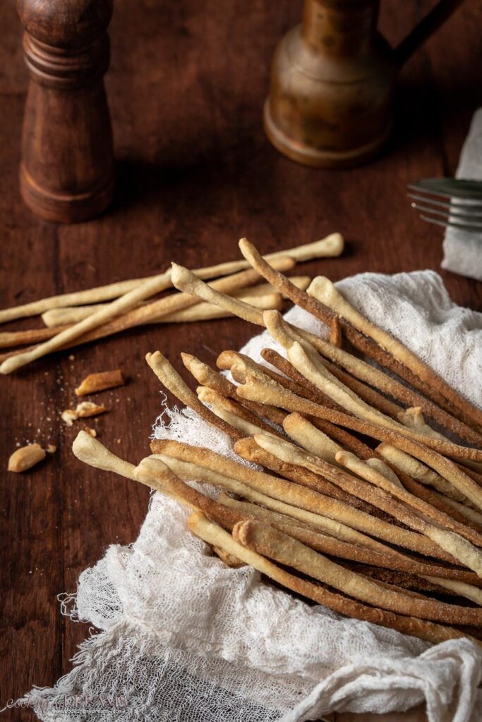 "Grissini" Italian Crunchy Breadsticks - Cooking My Dreams
