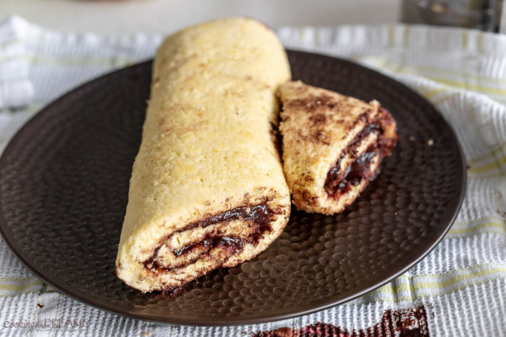 Tronchetto di Natale (Italian Yule Log Cake) - Cooking My Dreams