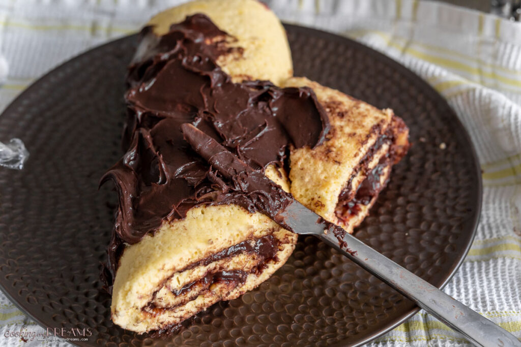 Tronchetto di Natale (Italian Yule Log Cake) - Cooking My Dreams