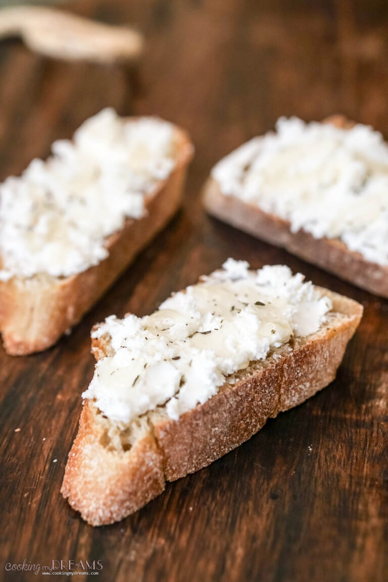 Easy Goat Cheese Crostini (+5 toppings) - Cooking My Dreams