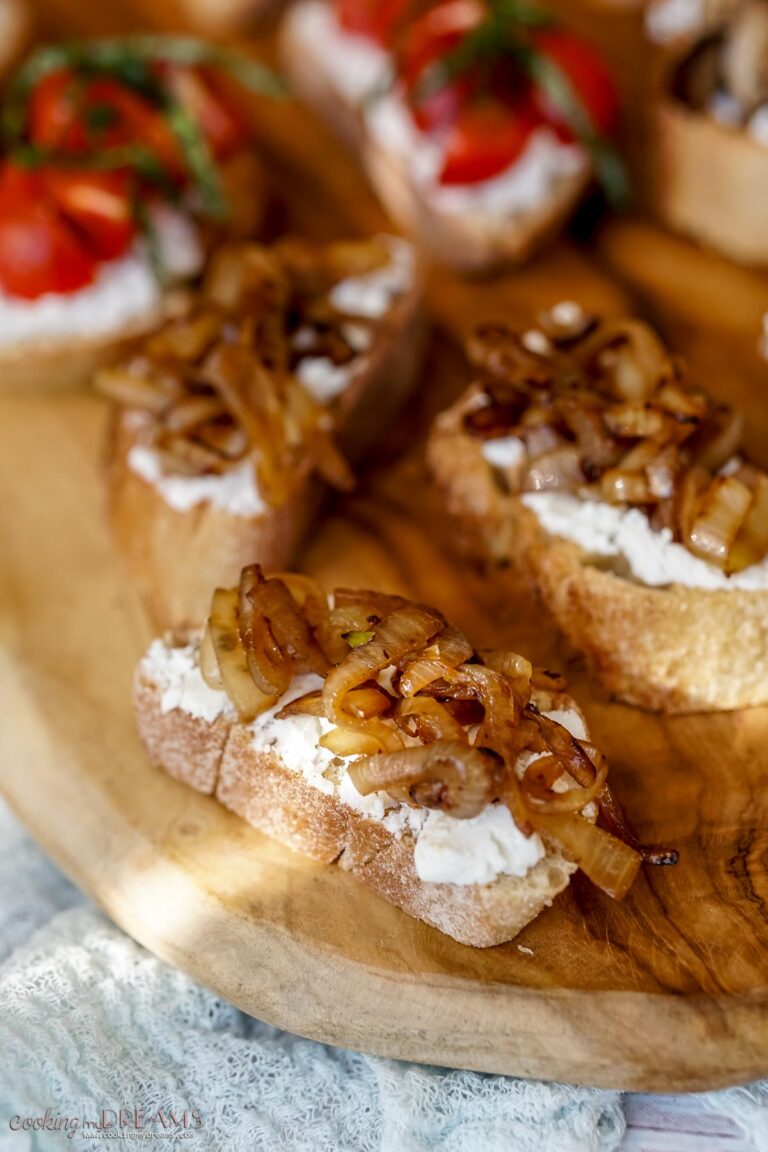 Easy Goat Cheese Crostini (+5 toppings) - Cooking My Dreams